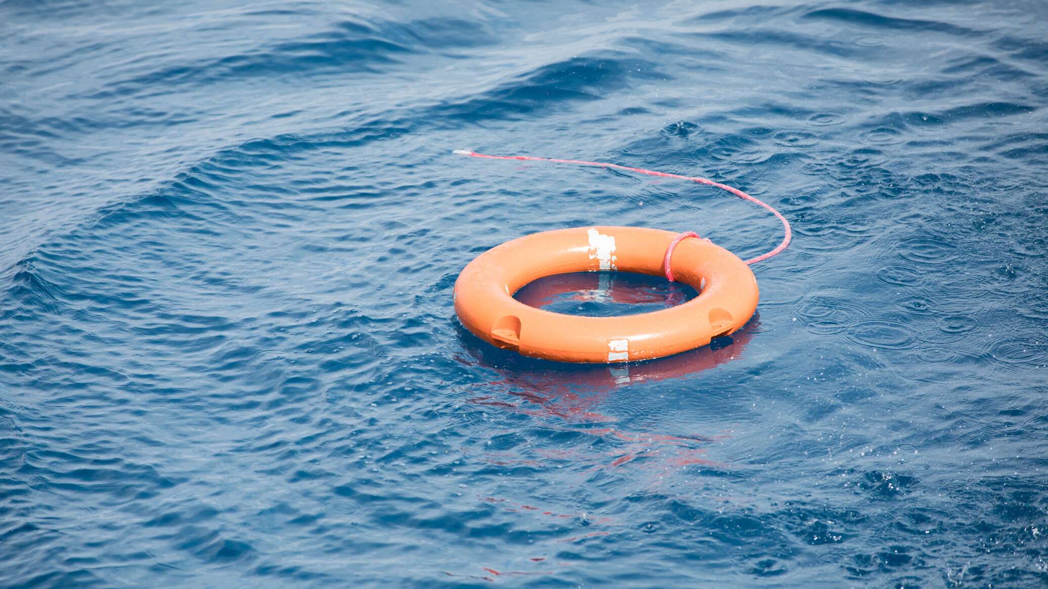 Už borto iškritęs jūreivis iš Lietuvos 14 valandų praleido Ramiajame ...